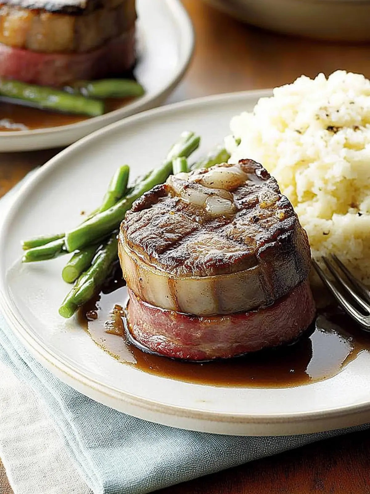 Delicious Bacon-Wrapped Steak with Irresistible Mushroom Sauce